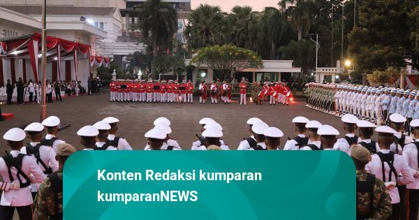 Jokowi Pimpin Upacara Parade Senja di Kemhan, SBY hingga Wiranto Hadir | kumparan.com